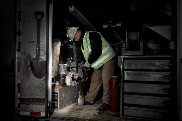 MILWAUKEE ไฟฉายติดหมวก แอลอีดี แบบปลอดภัยจากการจุดระเบิด รุ่น ISHL-LED ...